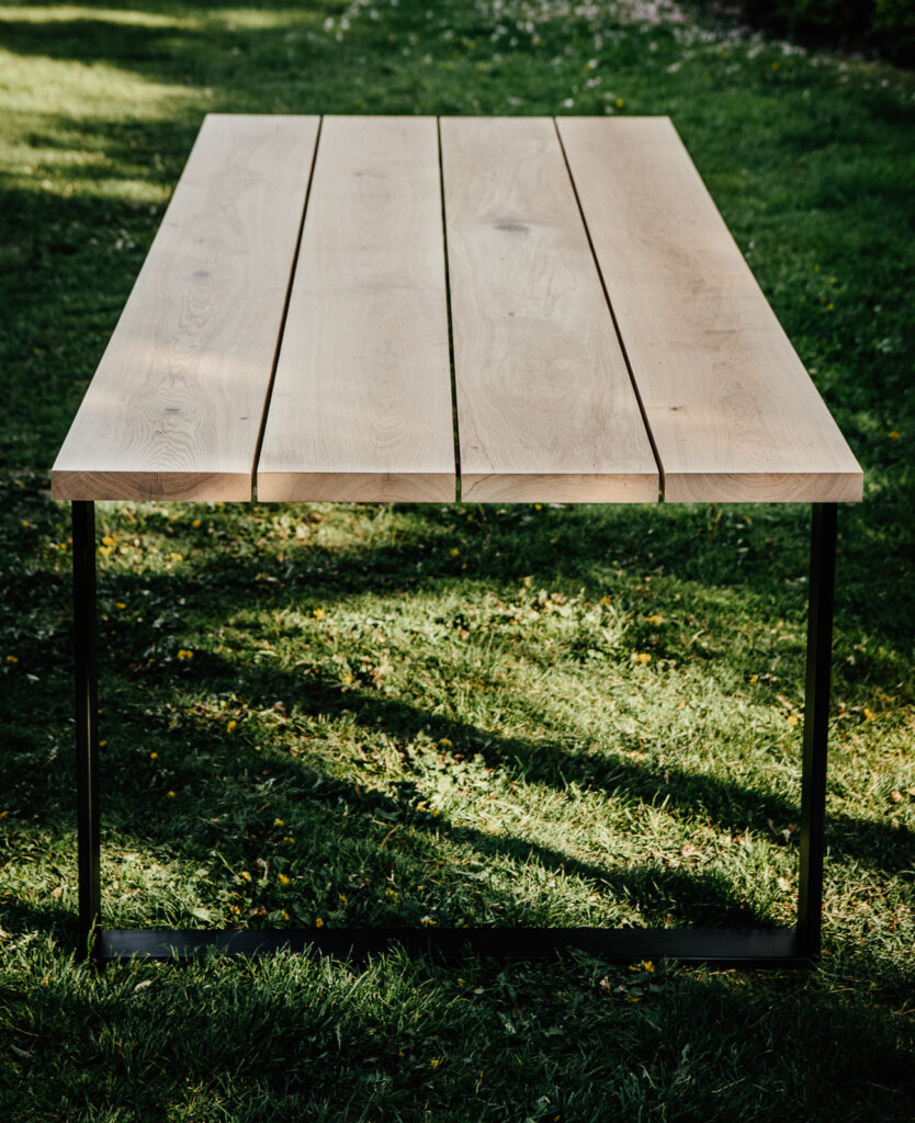 Stół z dębowych desek SEPARADO – MoblerDesign
